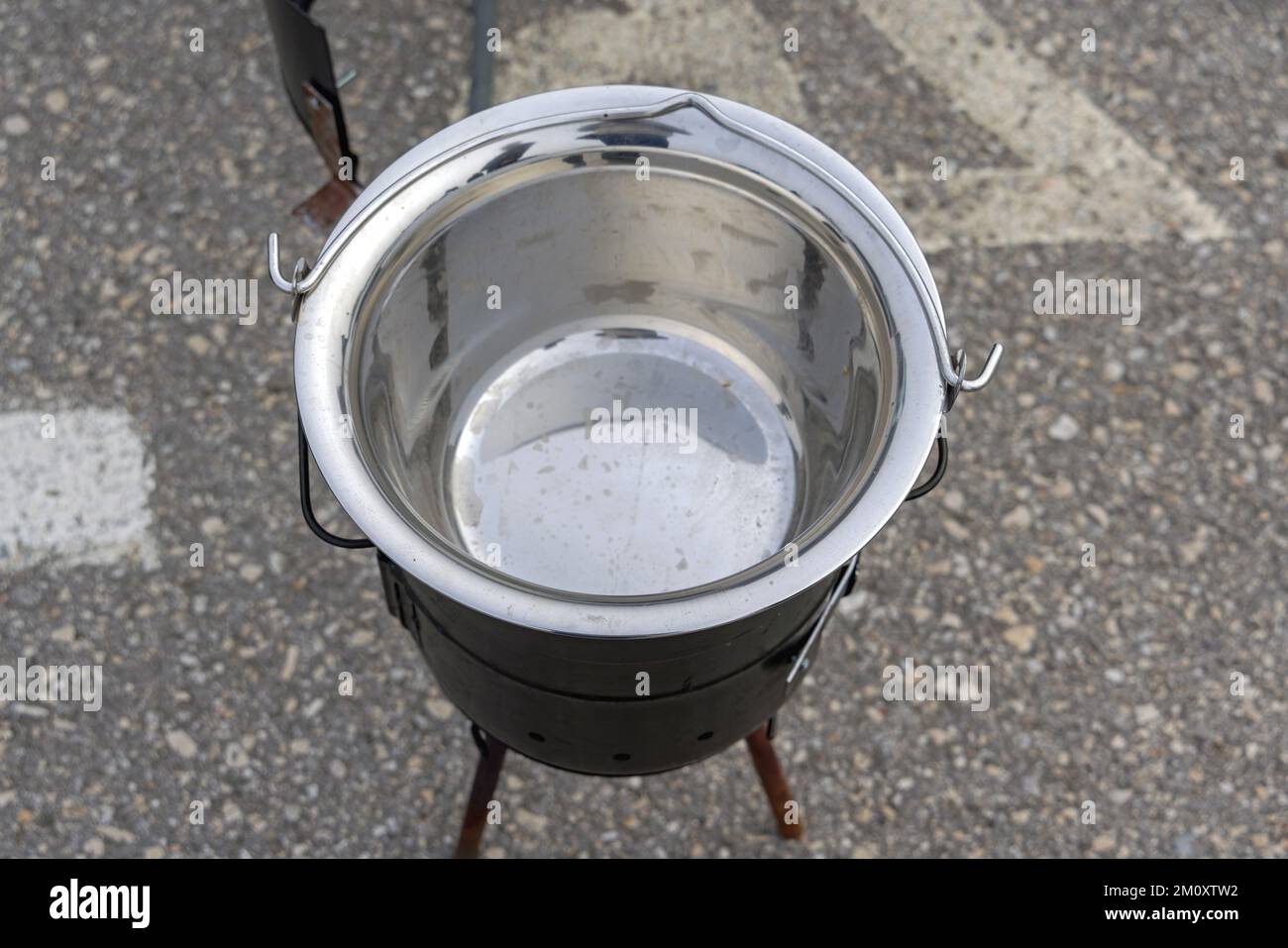 New Stainless Steel Metal Cauldron Cooking Vessel Pot Stock Photo - Alamy