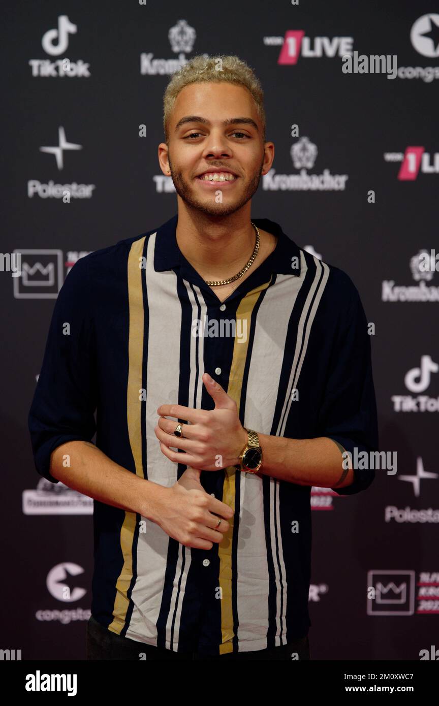 Bochum, Germany. 08th Dec, 2022. Musician Malik Harris walks the red ...