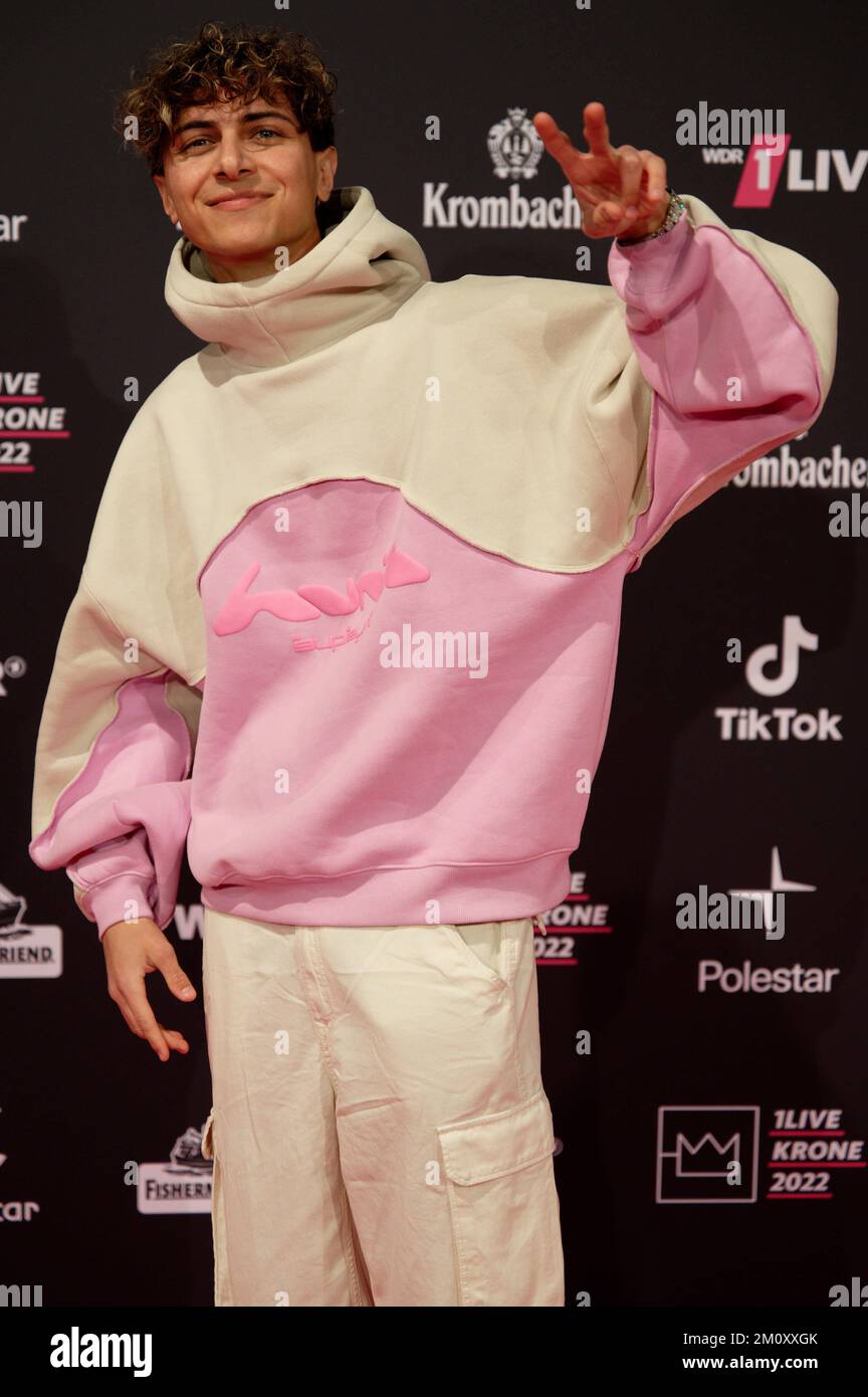 Bochum, Germany. 08th Dec, 2022. Singer Lukas Rieger walks the red ...