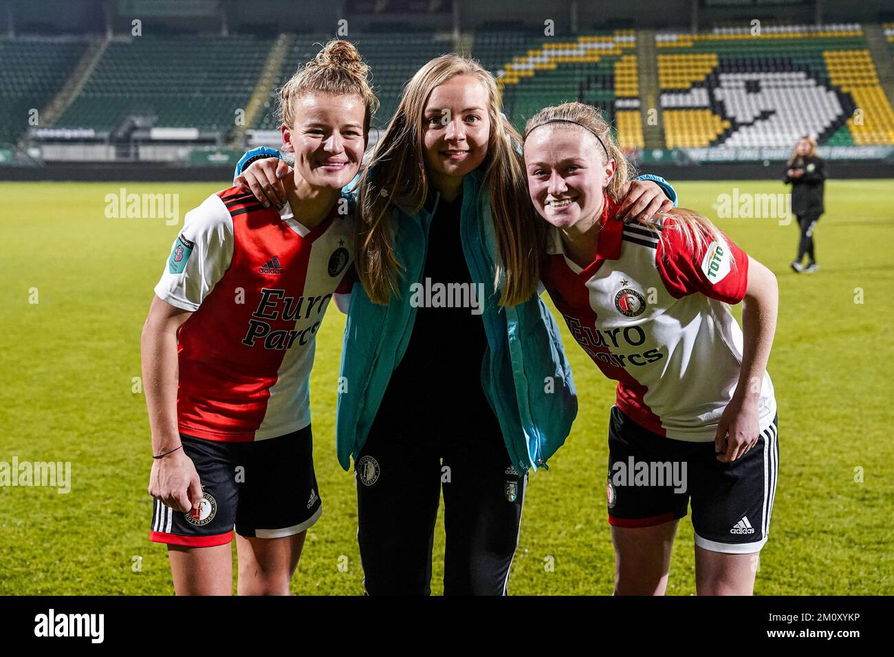 Den Haag - Esmee de Graaf of Feyenoord V1, Amber Verspaget of Feyenoord ...