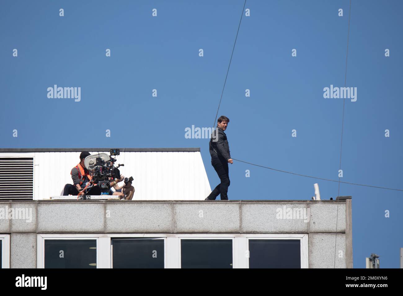 Tom Cruise breaks leg whilst filming Mission Impossible Stock Photo - Alamy