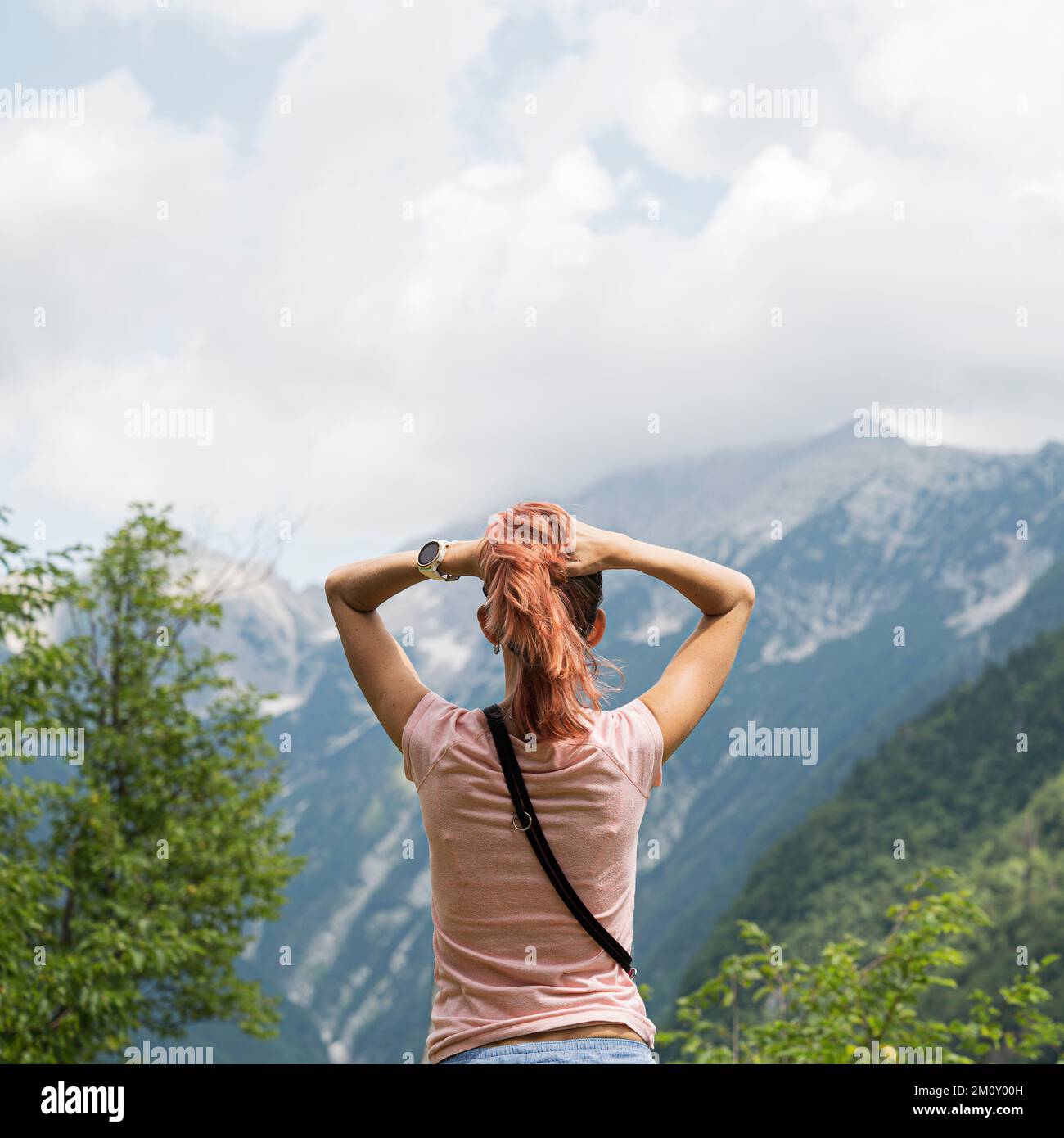 Beautiful woman from behind hi-res stock photography and images - Alamy