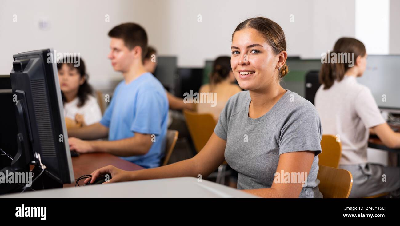 Science classroom germany hi-res stock photography and images - Alamy