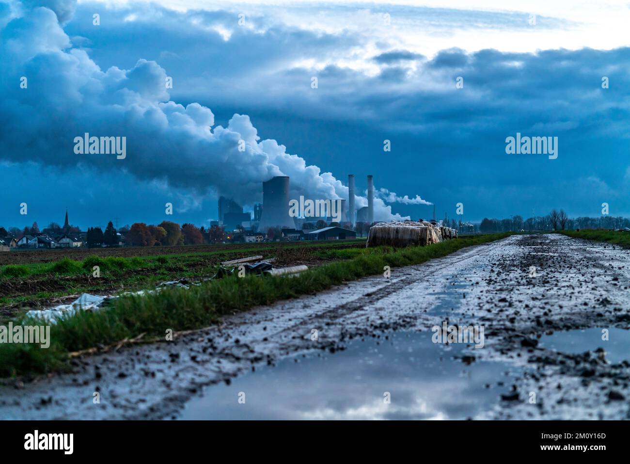 Field path, lignite-fired power plant, RWE Power AG Niederaußem power ...