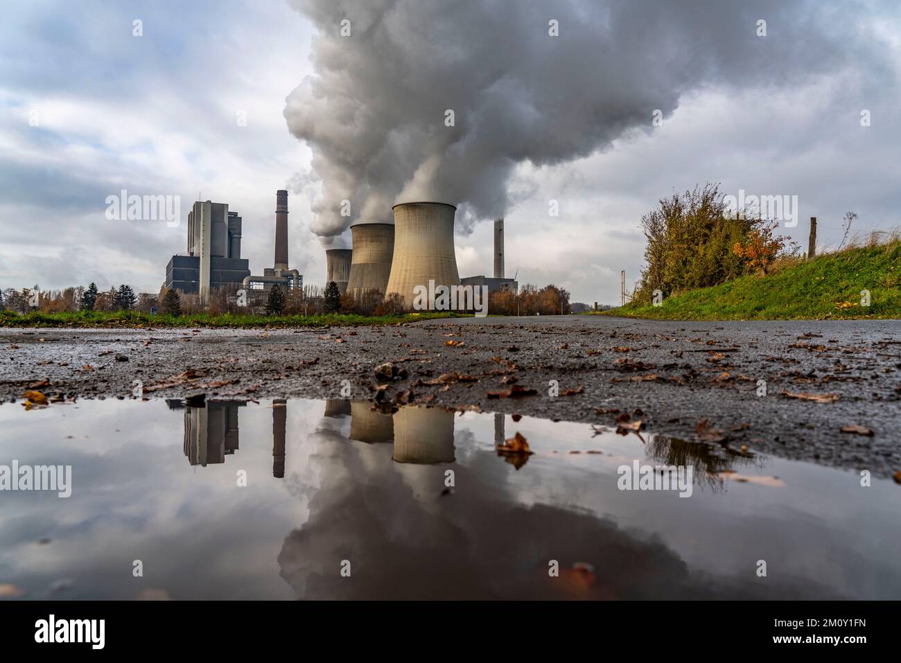 The Weisweiler lignite-fired power plant of RWE Power AG in Eschweiler ...