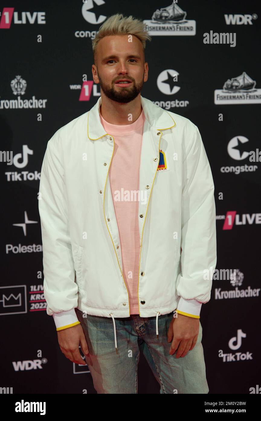 Topic singer hi-res stock photography and images - Alamy