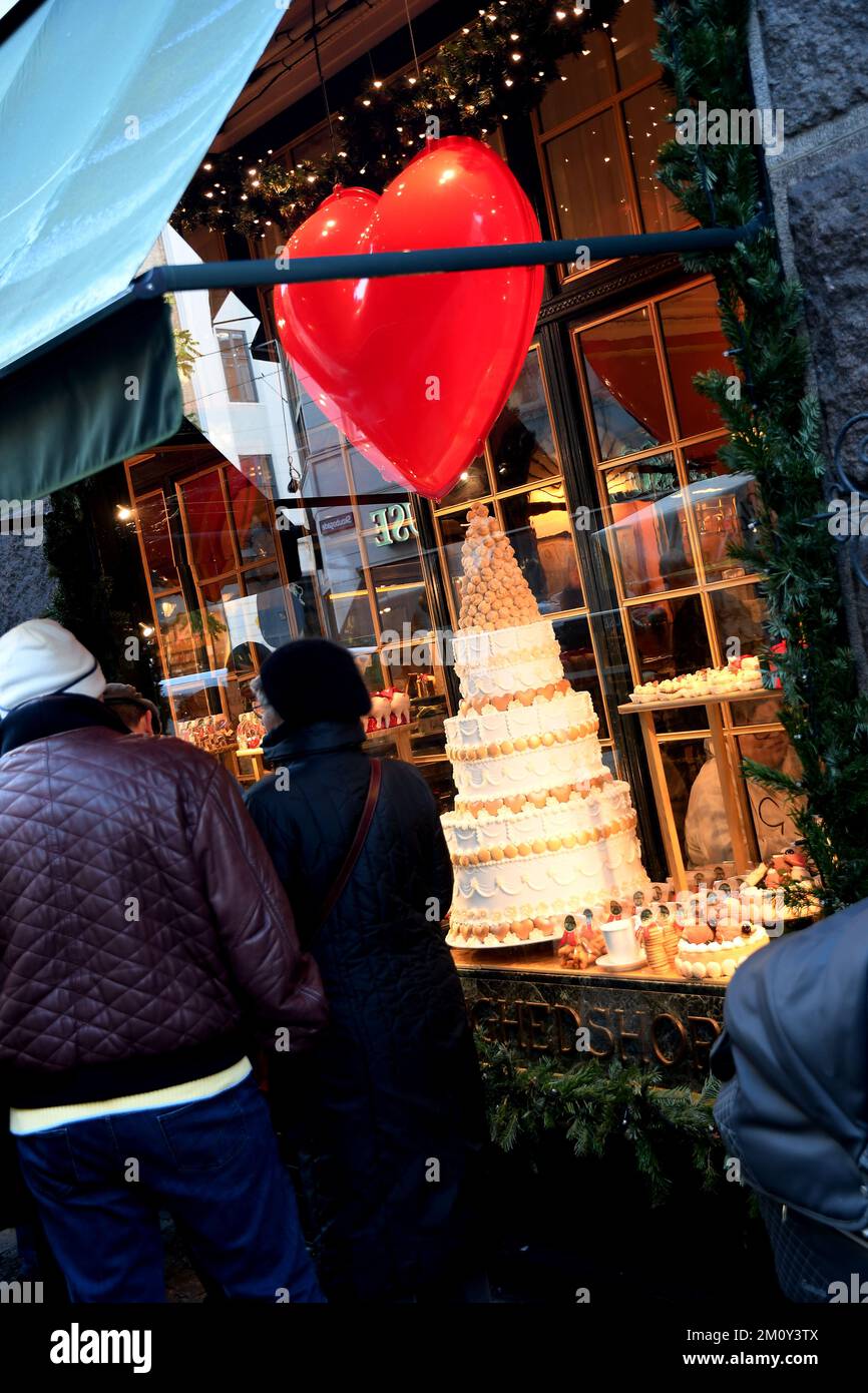 Copenhagen/Denmark/08 December 2022/Cake and fcoffee buyer waiting for ...