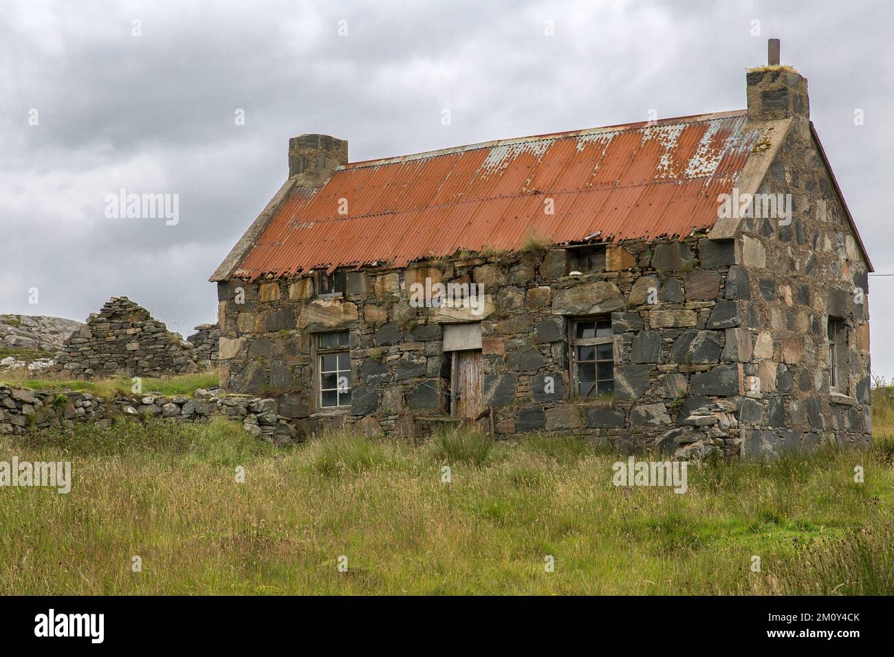 Red tin roof hi-res stock photography and images - Alamy
