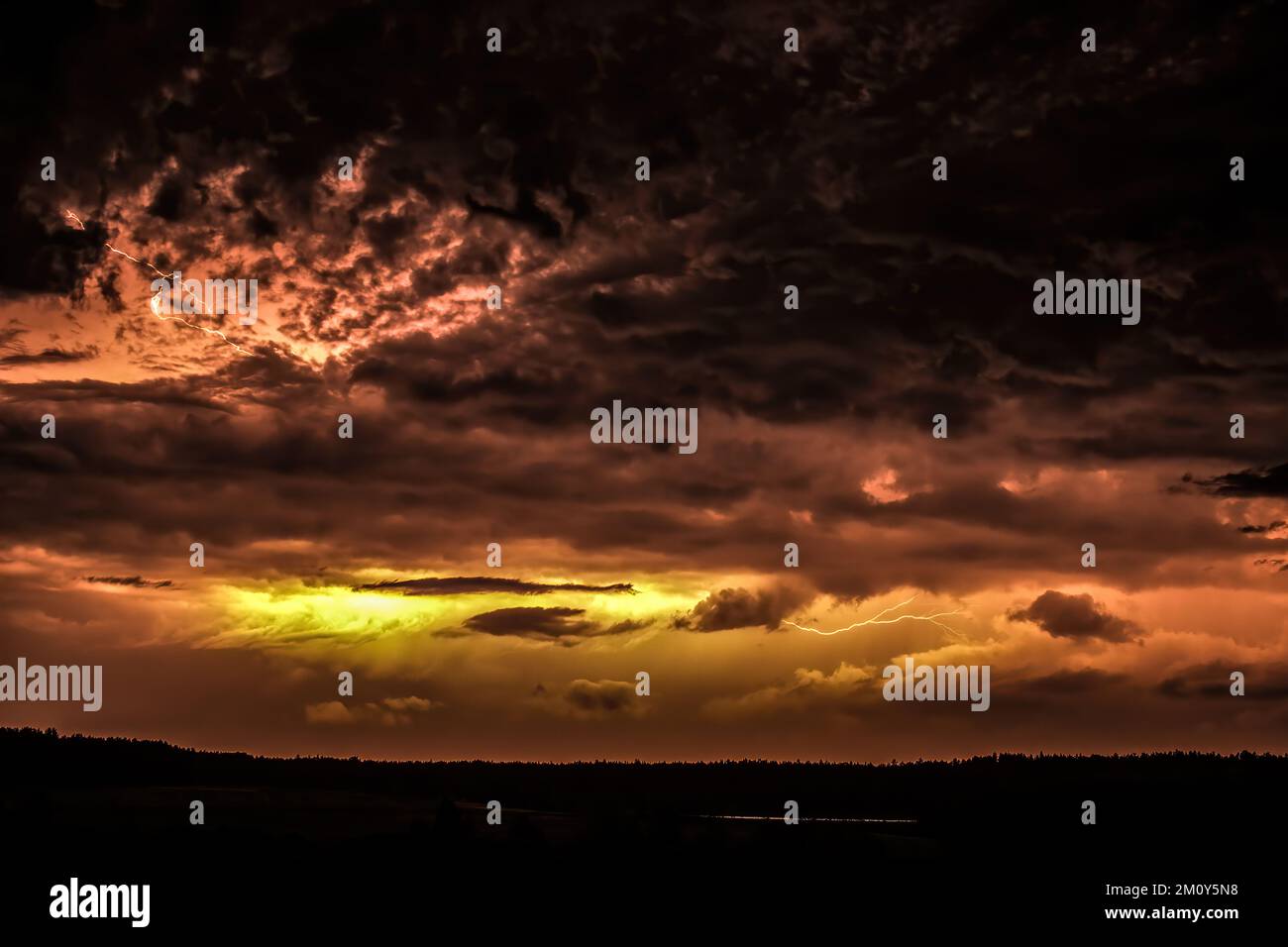 Thunder in clouds hi-res stock photography and images - Alamy