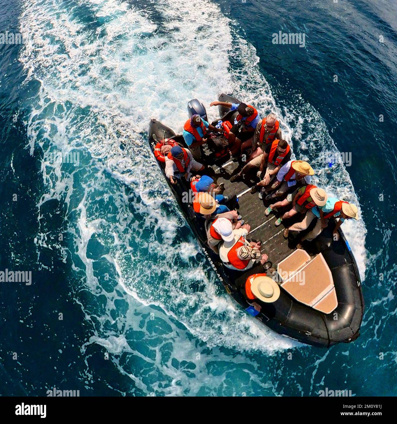 Travelers exploring the turquoise water of the Guna Yala indigenous ...