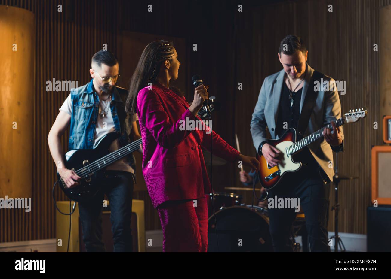 Female guitarist performing band hi-res stock photography and images ...