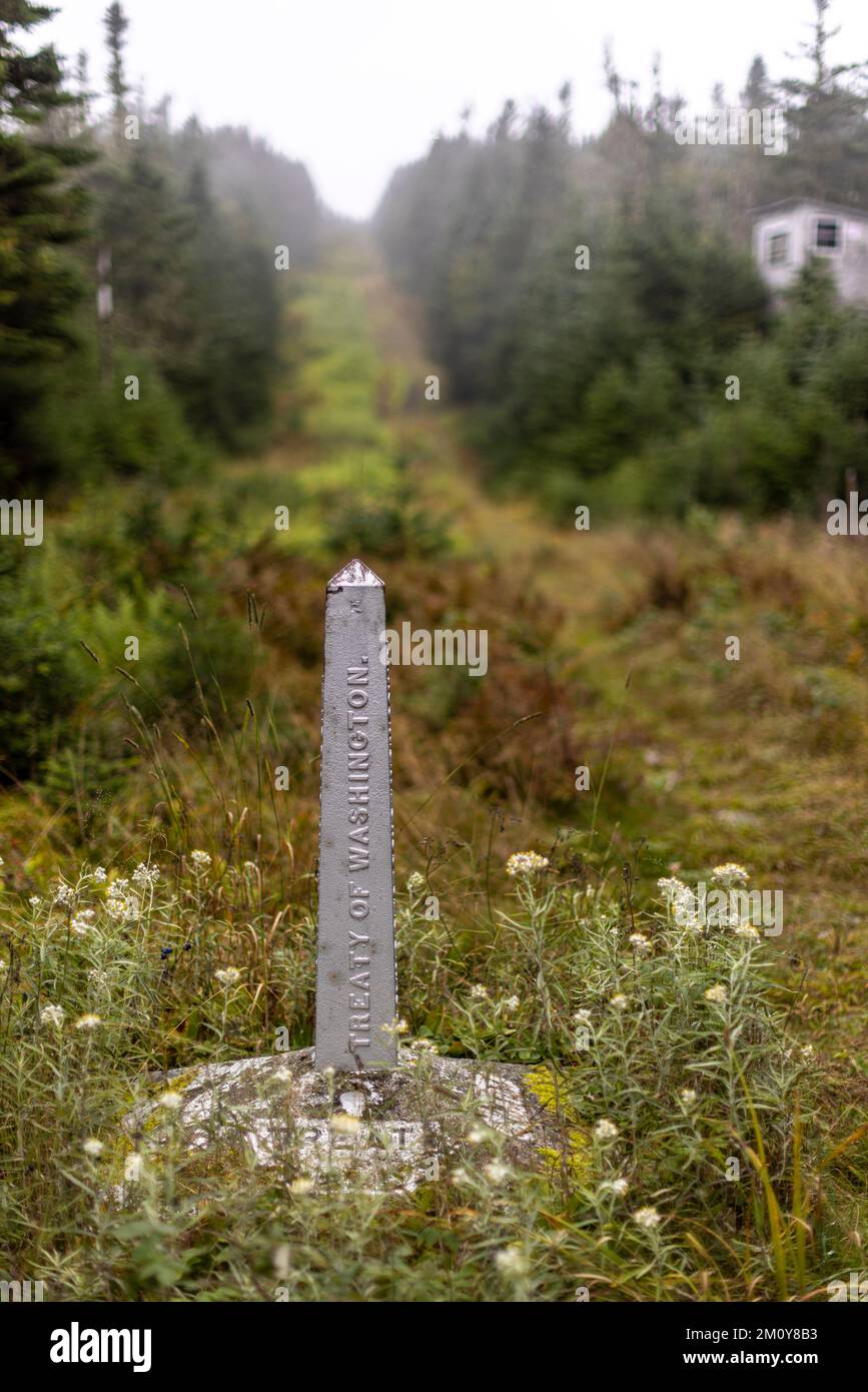 Canada border crossing forest hi-res stock photography and images - Alamy
