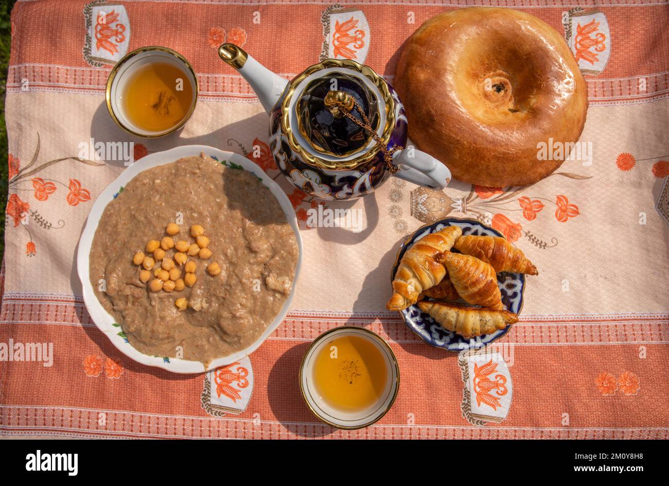 The spring dish Halisa, green tea in the Uzbek porcelain teapot Stock Photo - Alamy