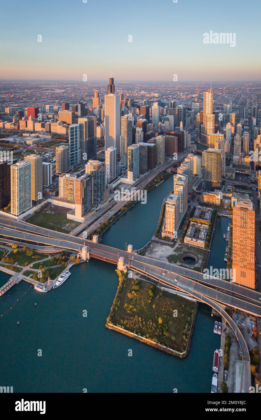 Chi town skyline hi-res stock photography and images - Alamy