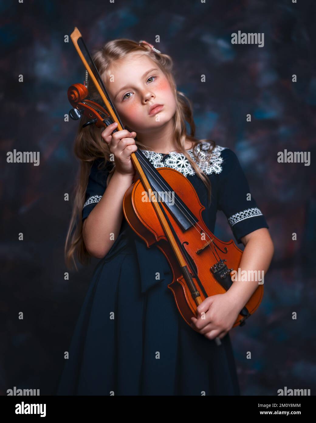 girl with long hair holding a violin Stock Photo - Alamy