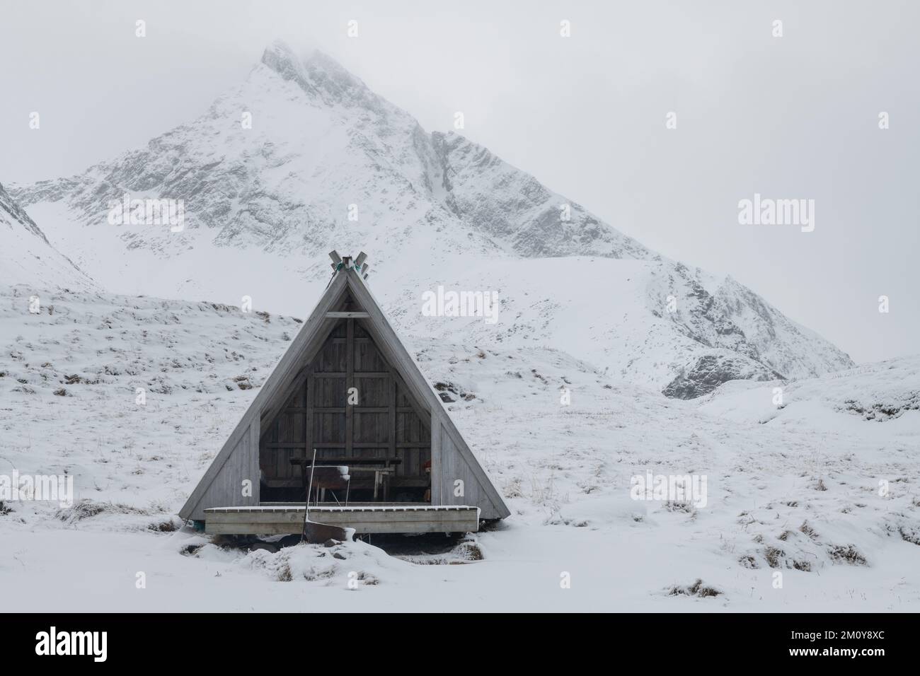 Gapahuk shelter below mountain, Lofoten Islands, Norway Stock Photo - Alamy