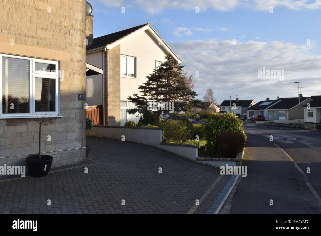 Suburban bungalow hi-res stock photography and images - Alamy