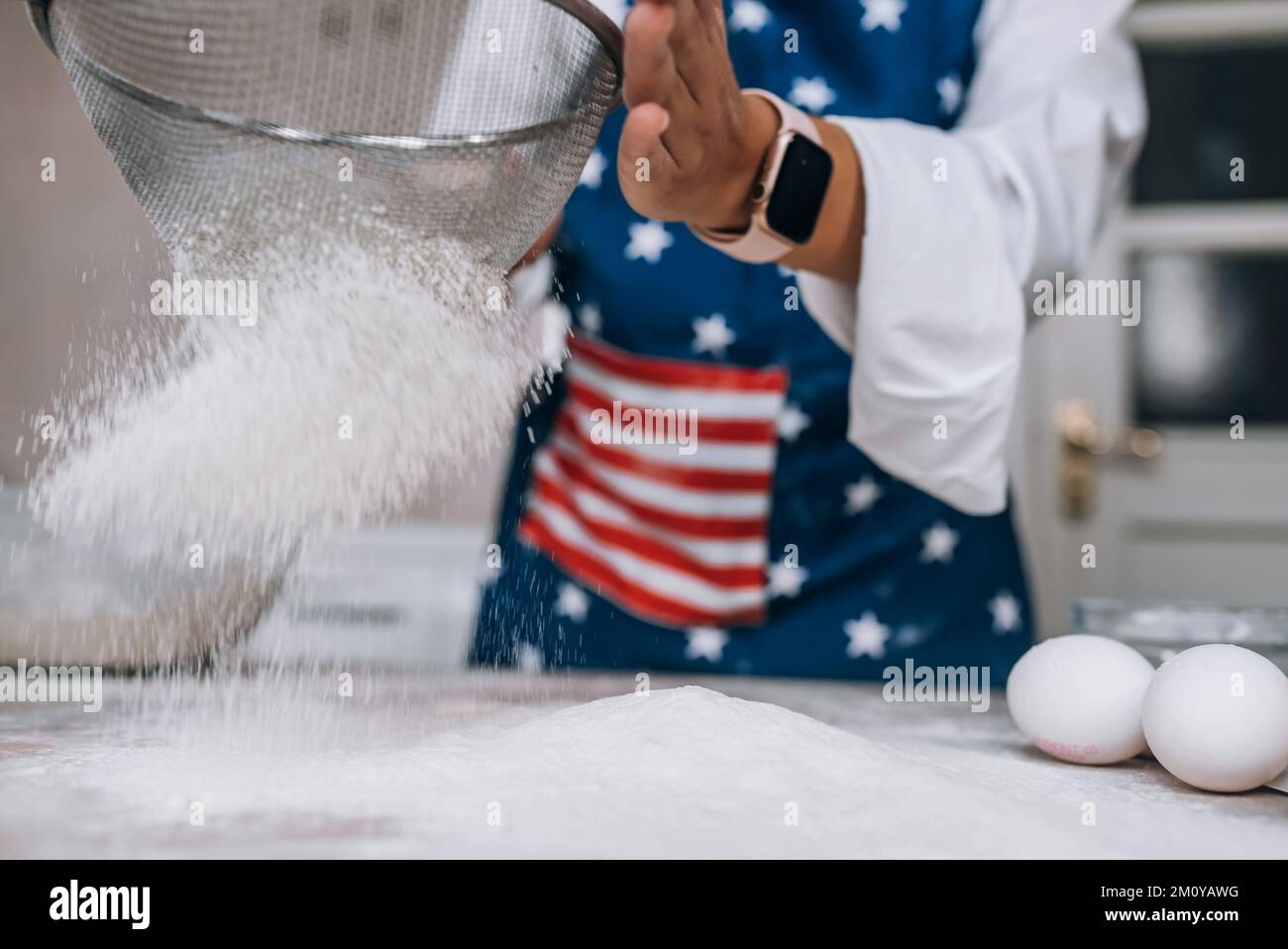Womans hands sifting flour hi-res stock photography and images - Alamy
