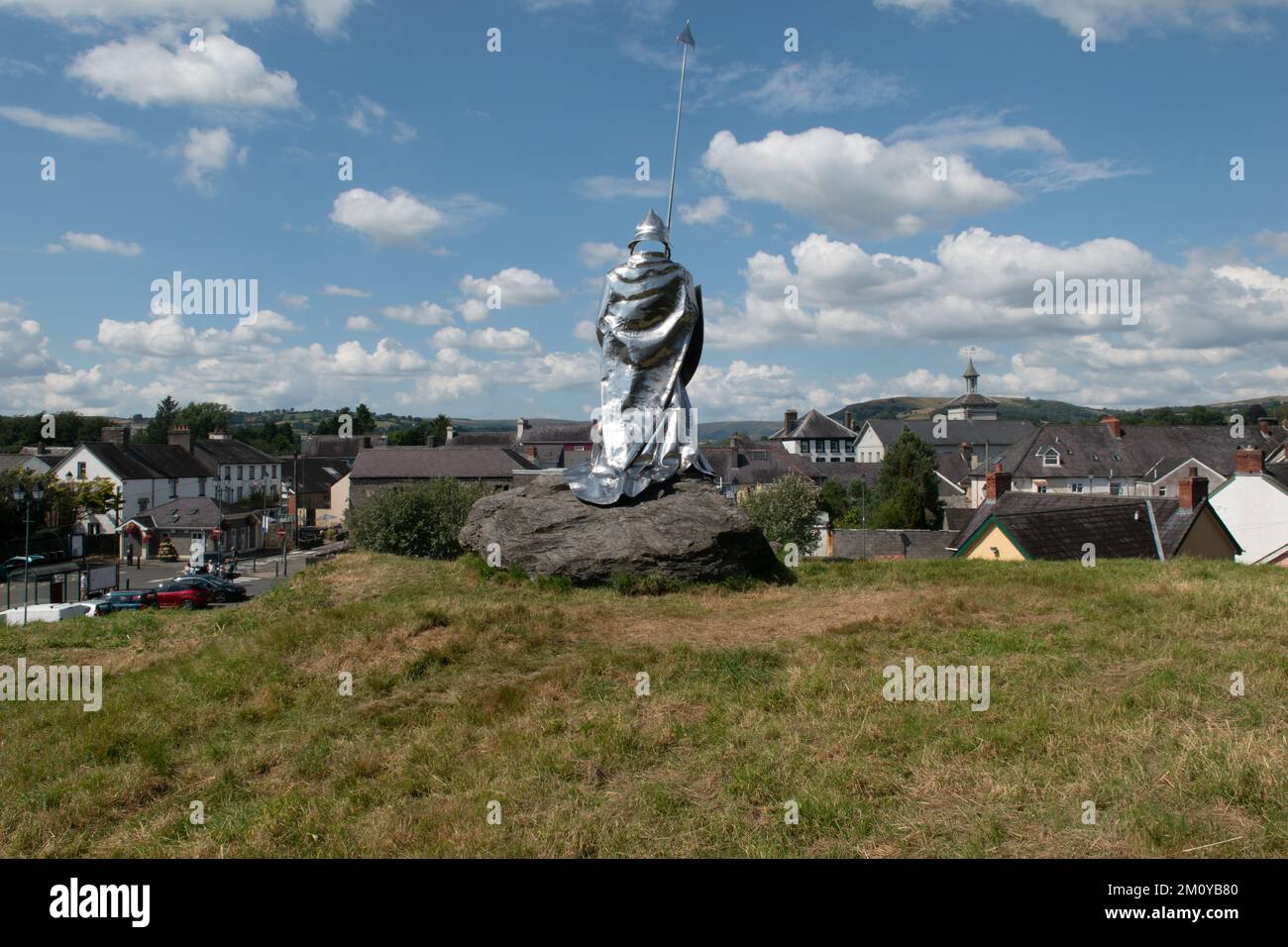 Statue of Llywelyn ap Gruffydd Fychan looking over Llandovery ...