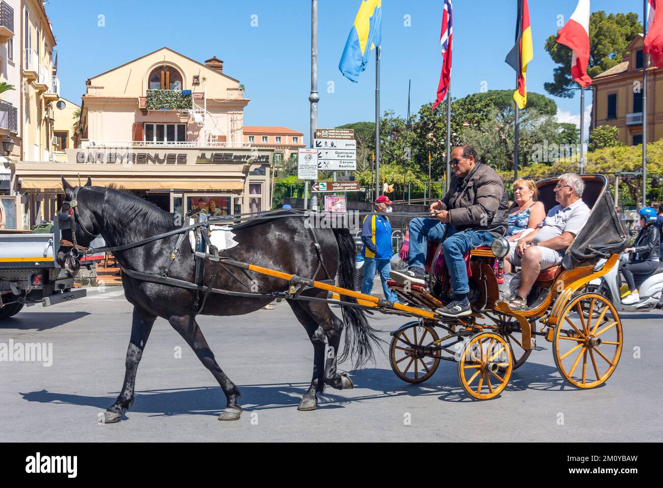 Sorrento horse carriage hi-res stock photography and images - Alamy