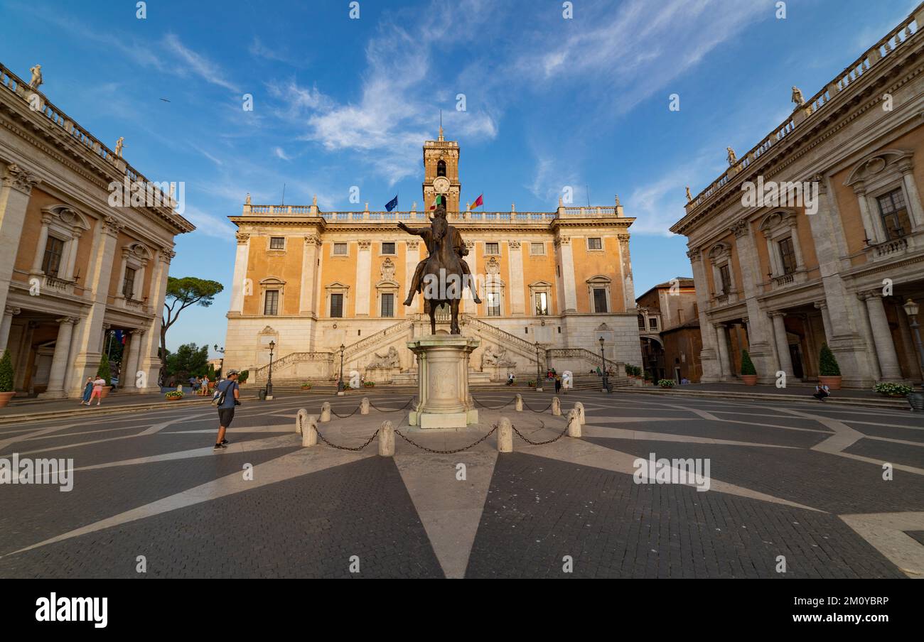 Capitol square hi-res stock photography and images - Alamy
