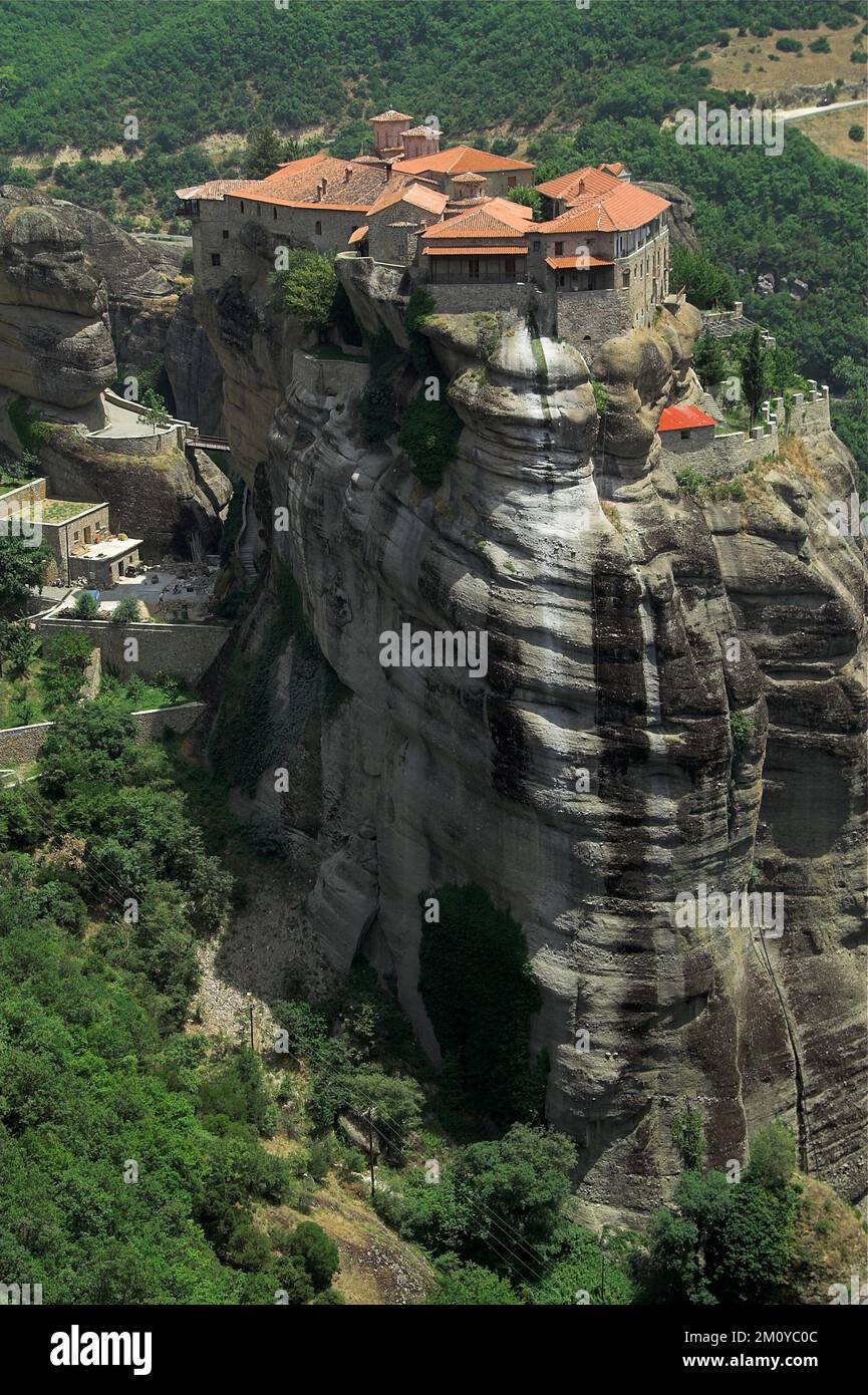Meteory Μετέωρα Meteora Grecja, Greece, Griechenland; massif of ...