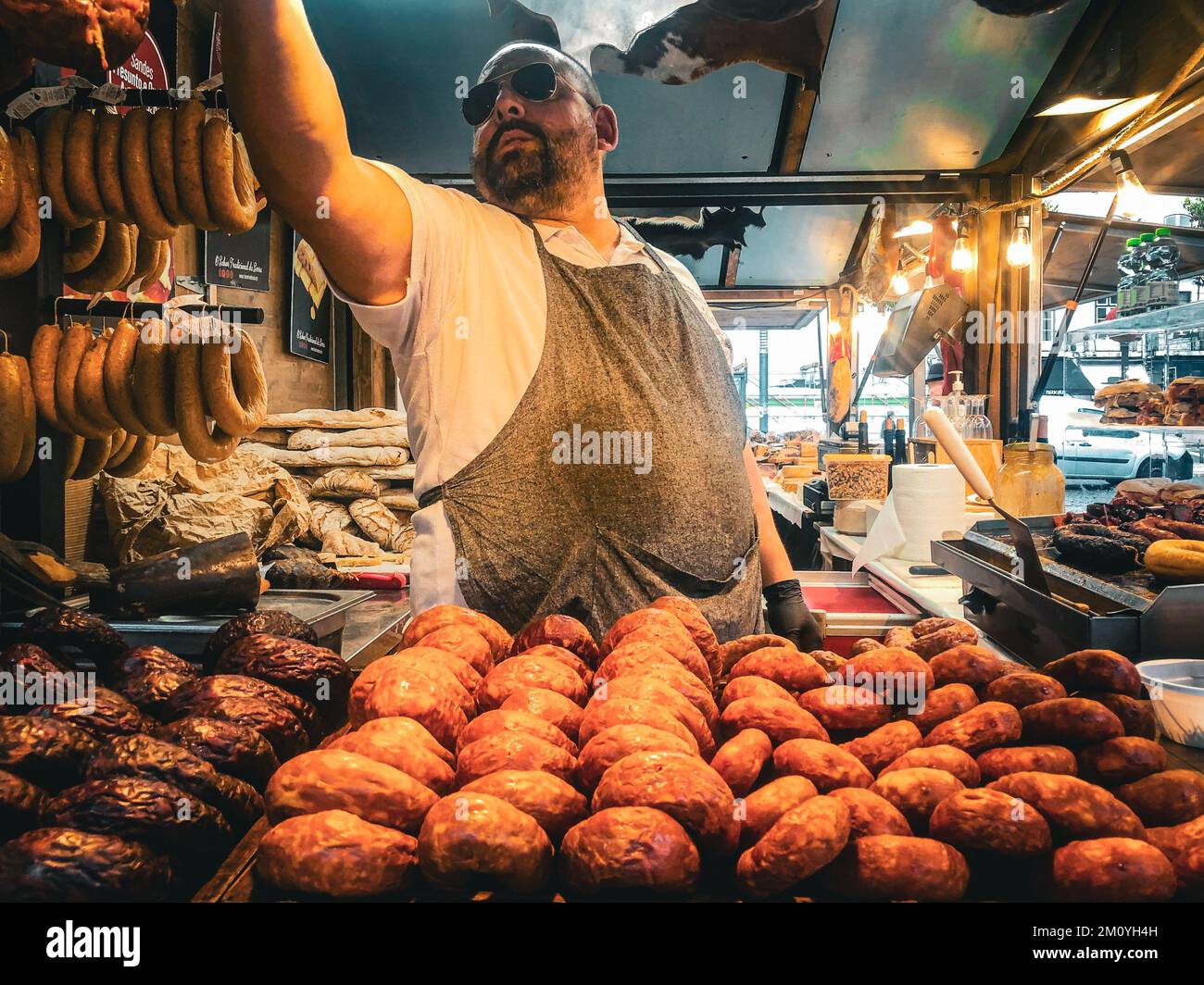 Cook sausage hi-res stock photography and images - Alamy