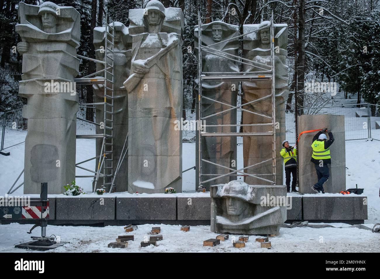 Workers dismantle the monument of Soviet Red Army soldiers at the ...