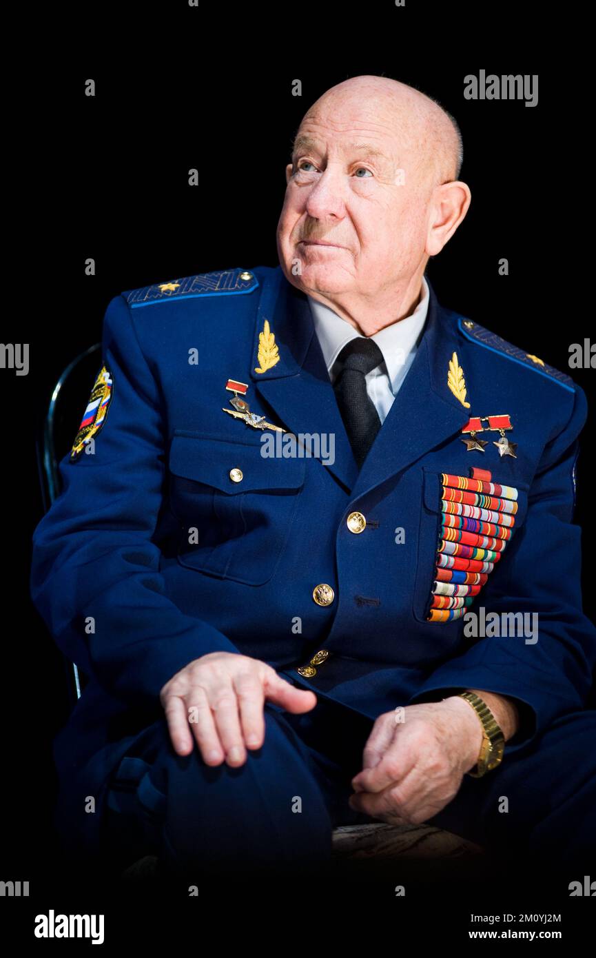 Leonov spacewalk hi-res stock photography and images - Alamy
