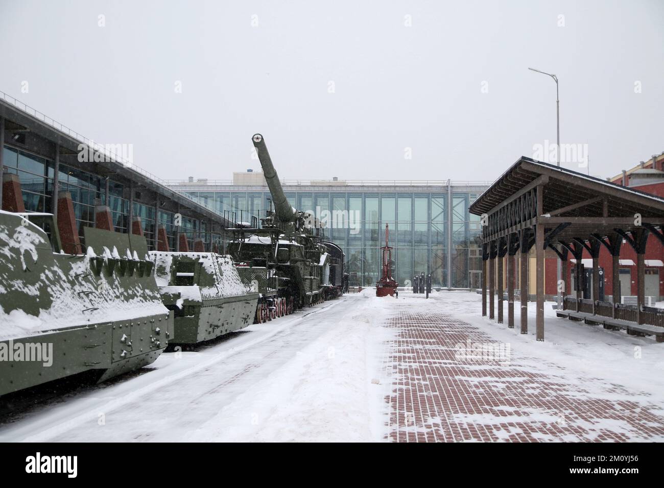 Saint Petersburg, Russia. 08th Dec, 2022. Super-heavy railway artillery ...