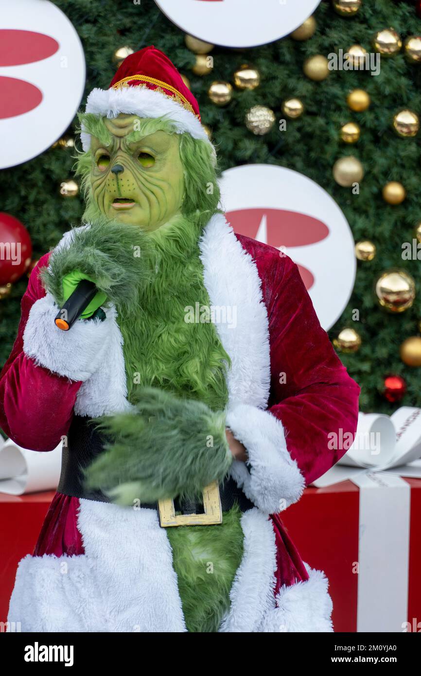 the grinch singing and dancing behind a christmas tree with big ...