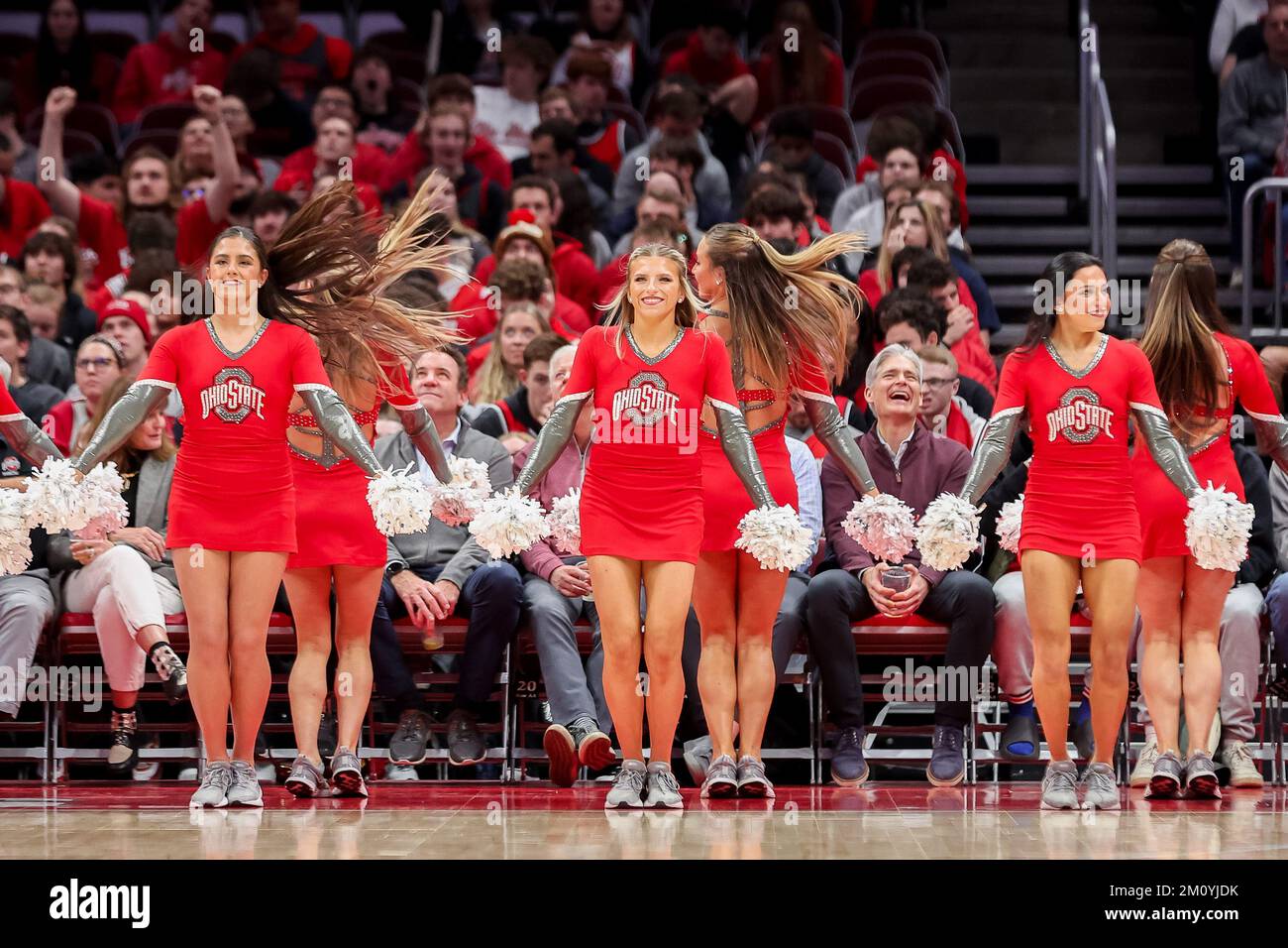 Columbus, Ohio, USA. 8th Dec, 2022. The Ohio State Buckeyes dance team ...