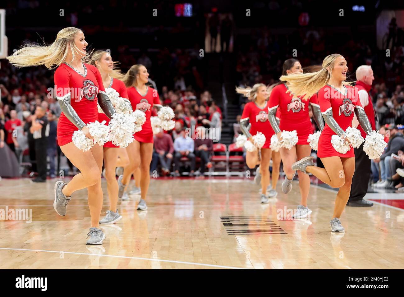 Columbus, Ohio, USA. 8th Dec, 2022. The Ohio State Buckeyes dance team ...