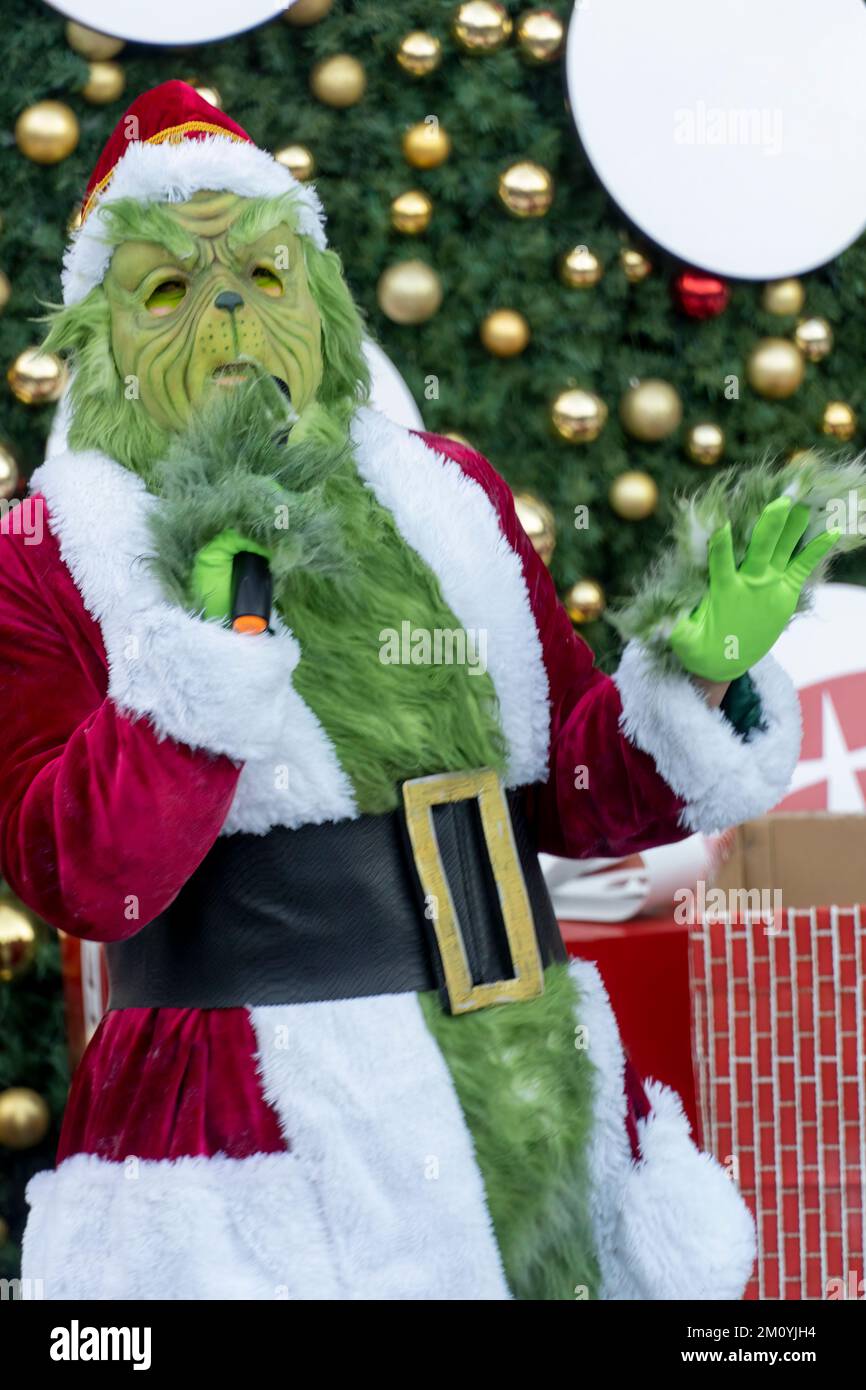 the grinch singing and dancing behind a christmas tree with big ...