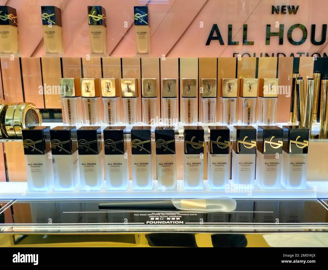 Cosmetic display hi-res stock photography and images - Alamy