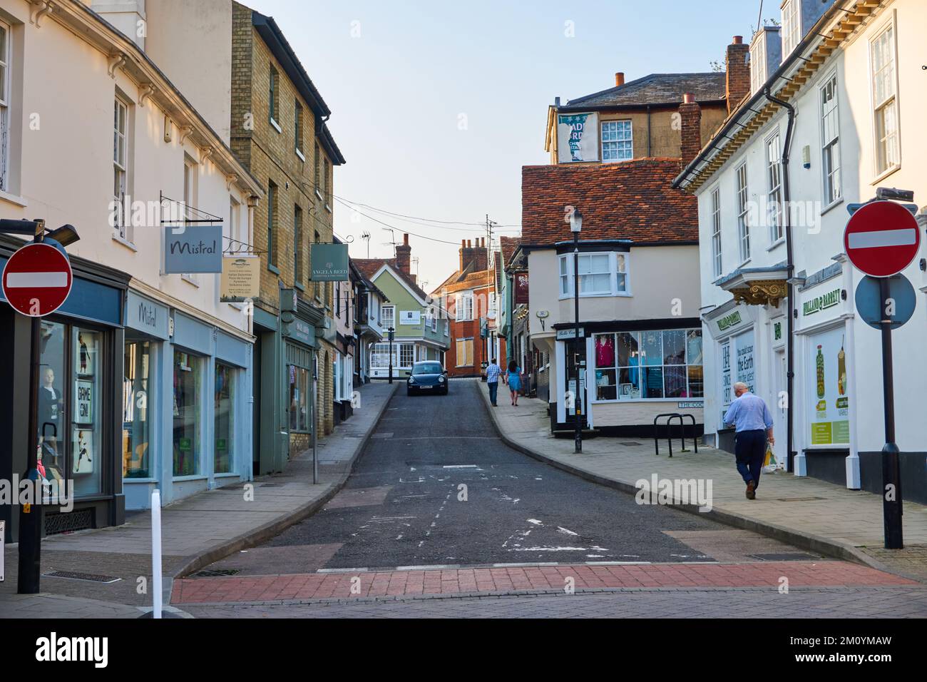 Side street with no entry signs and old shops in Saffron Walden, Essex ...