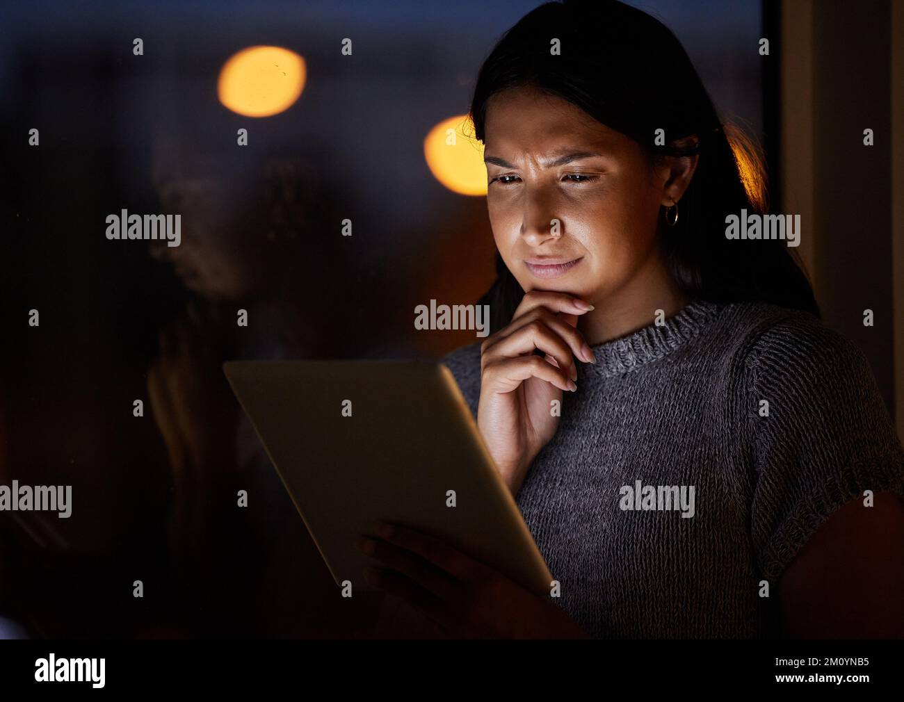 Woman confused thinking tablet hi-res stock photography and images - Alamy