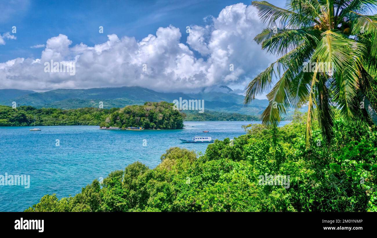 Wide angle view of Dalaruan Bay and the beautiful mountains and ...