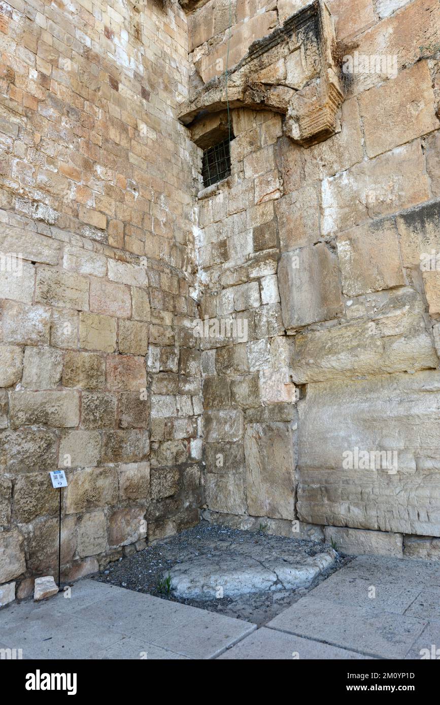 The western (double) Huldah Gate at the The southern wall of the Temple ...