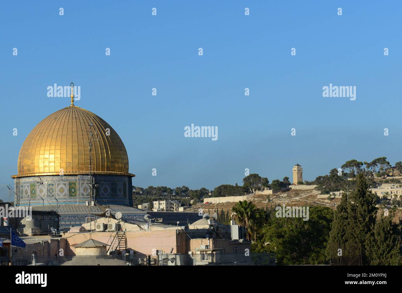 The beautiful Dome of the Rock on top of the Temple Mount in Jerusalem ...