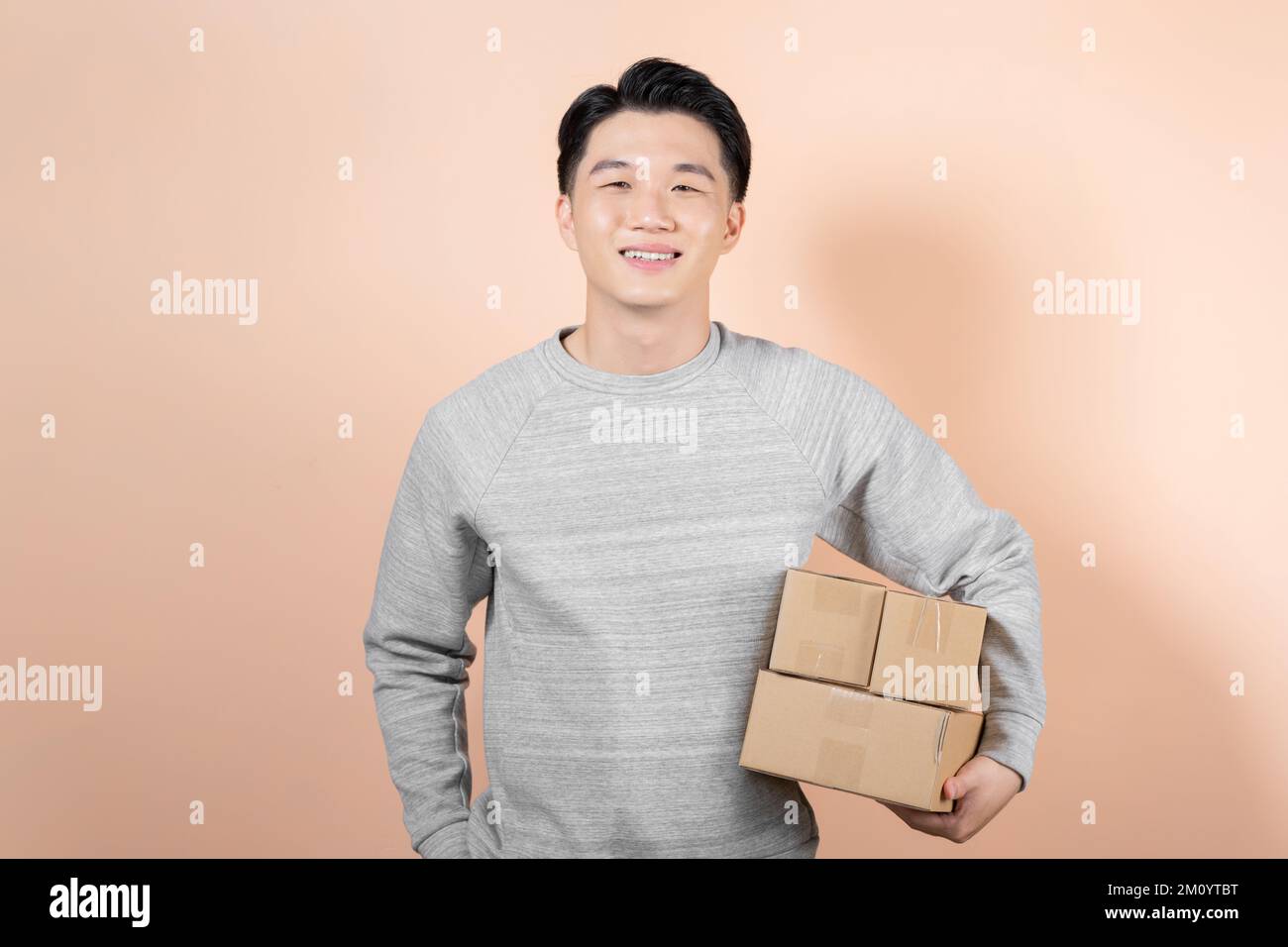 Man with package hi-res stock photography and images - Alamy