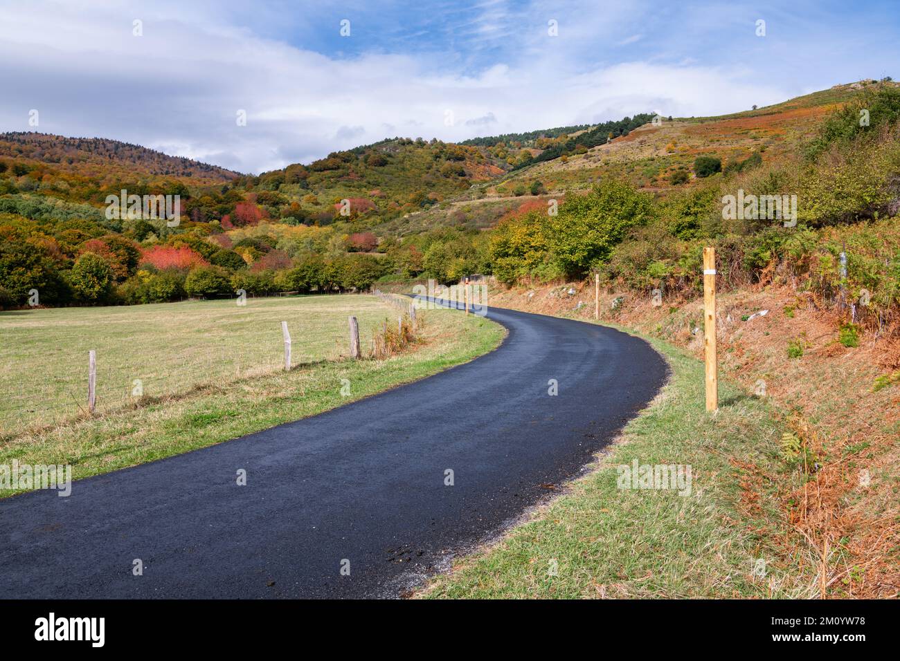 Paved rural highway curves hi-res stock photography and images - Alamy