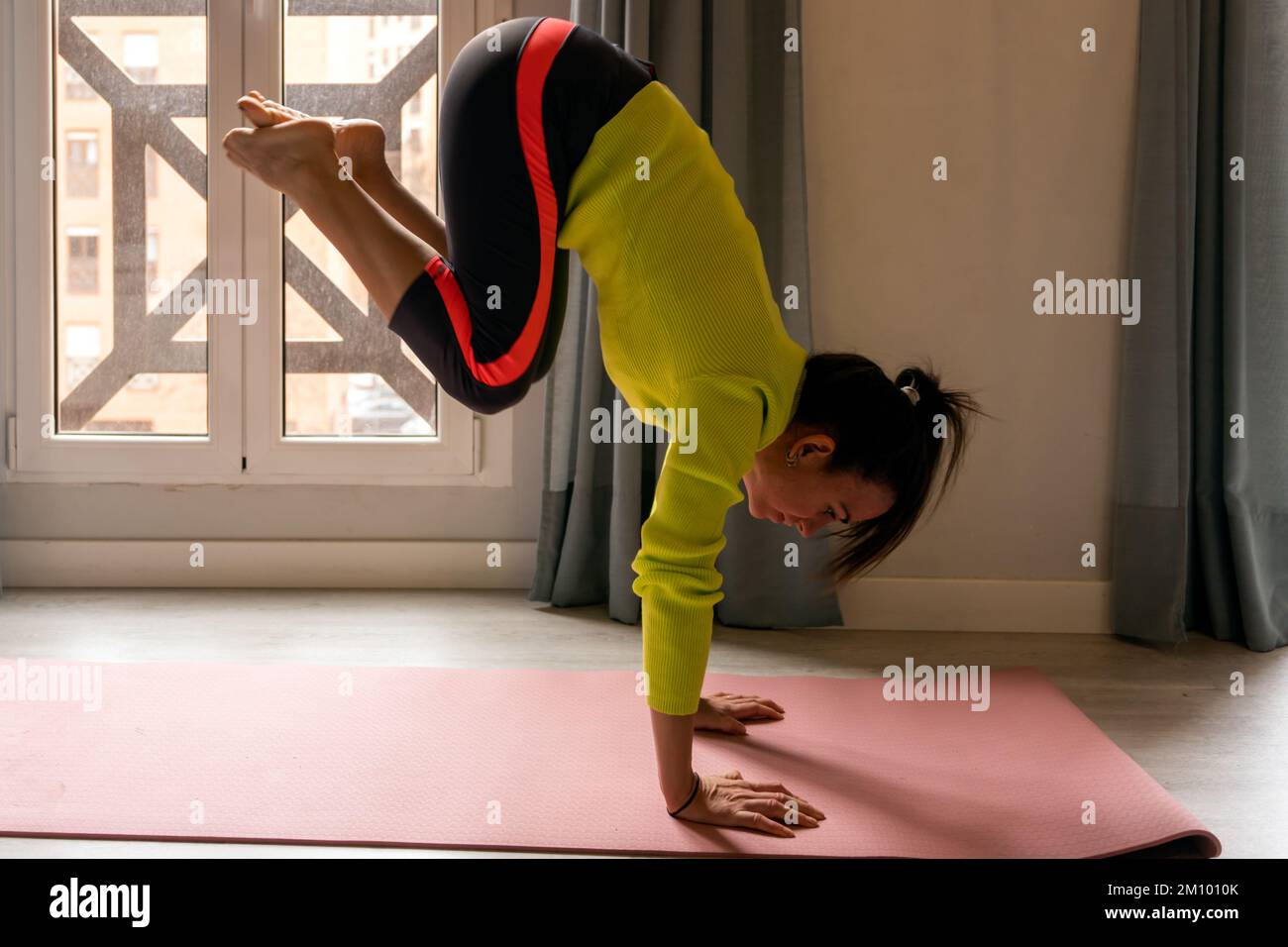 Calisthenics pose hi-res stock photography and images - Alamy