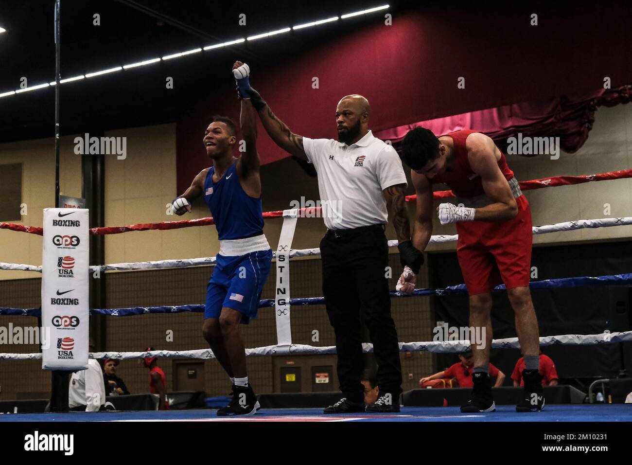 Lubbock, TX, USA. 8th Dec, 2022. Amir Anderson (blue) of Syracuse, NY ...