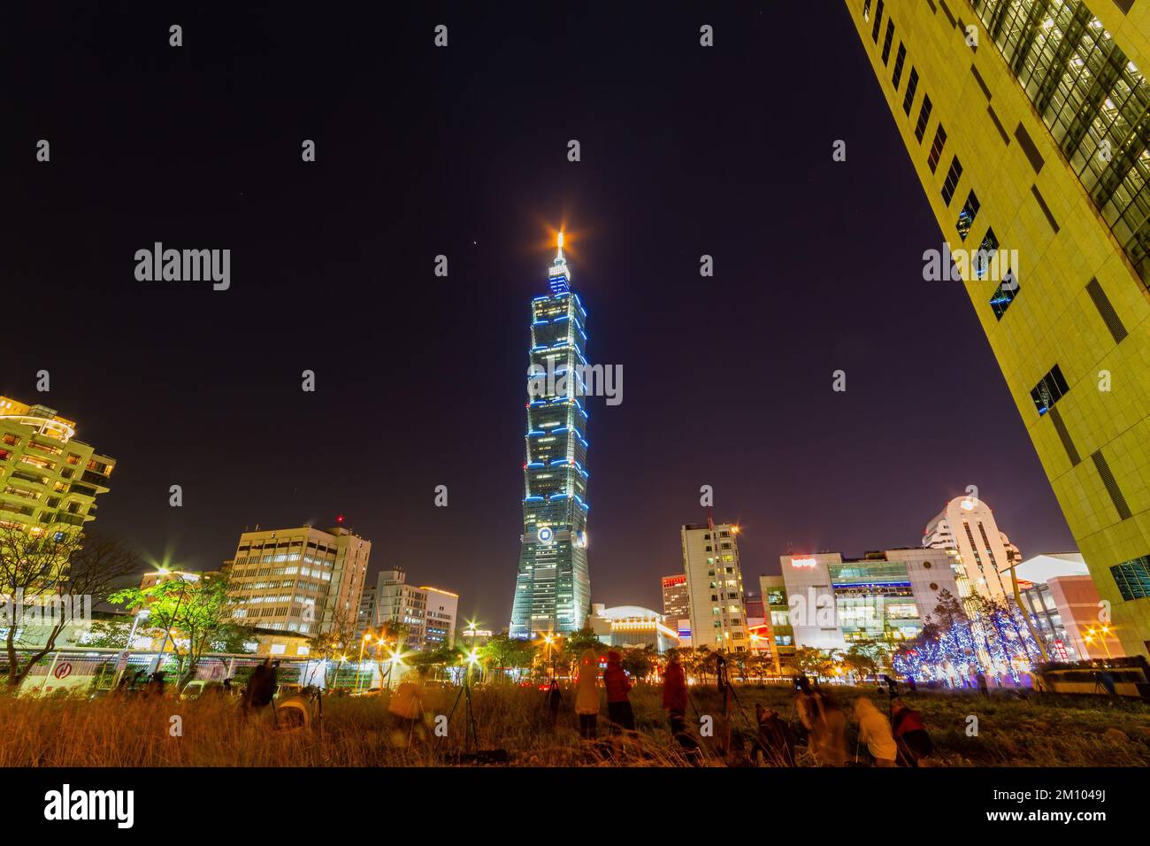 Taiwan, DEC 31 2010 - Night view of the Taipei 101 Stock Photo - Alamy