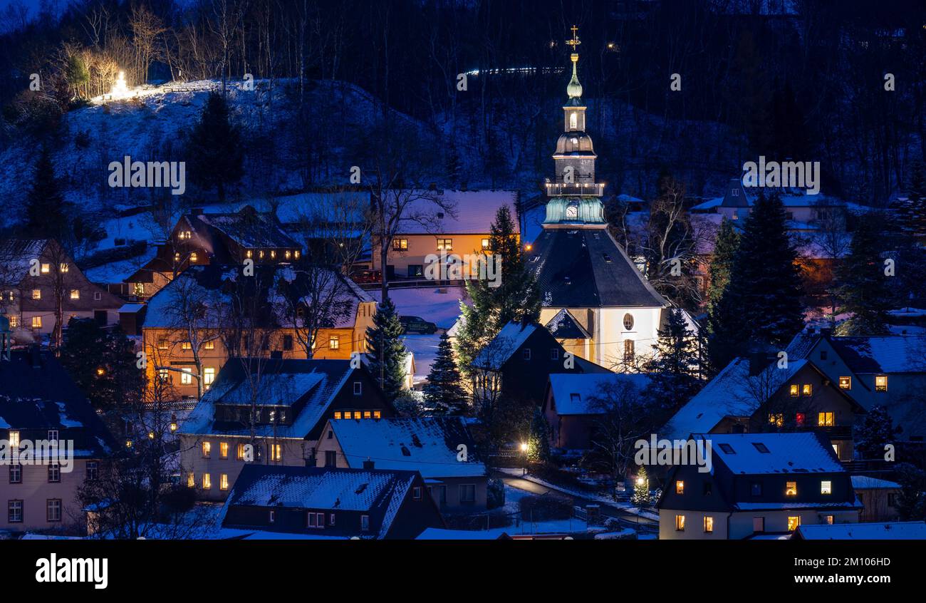 08 December 2022, Saxony, Seiffen: The toy village of Seiffen shines in ...