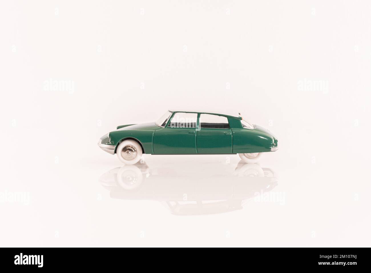 Miniature vehicle of collection of mark Citroen DS 19 of green color ...