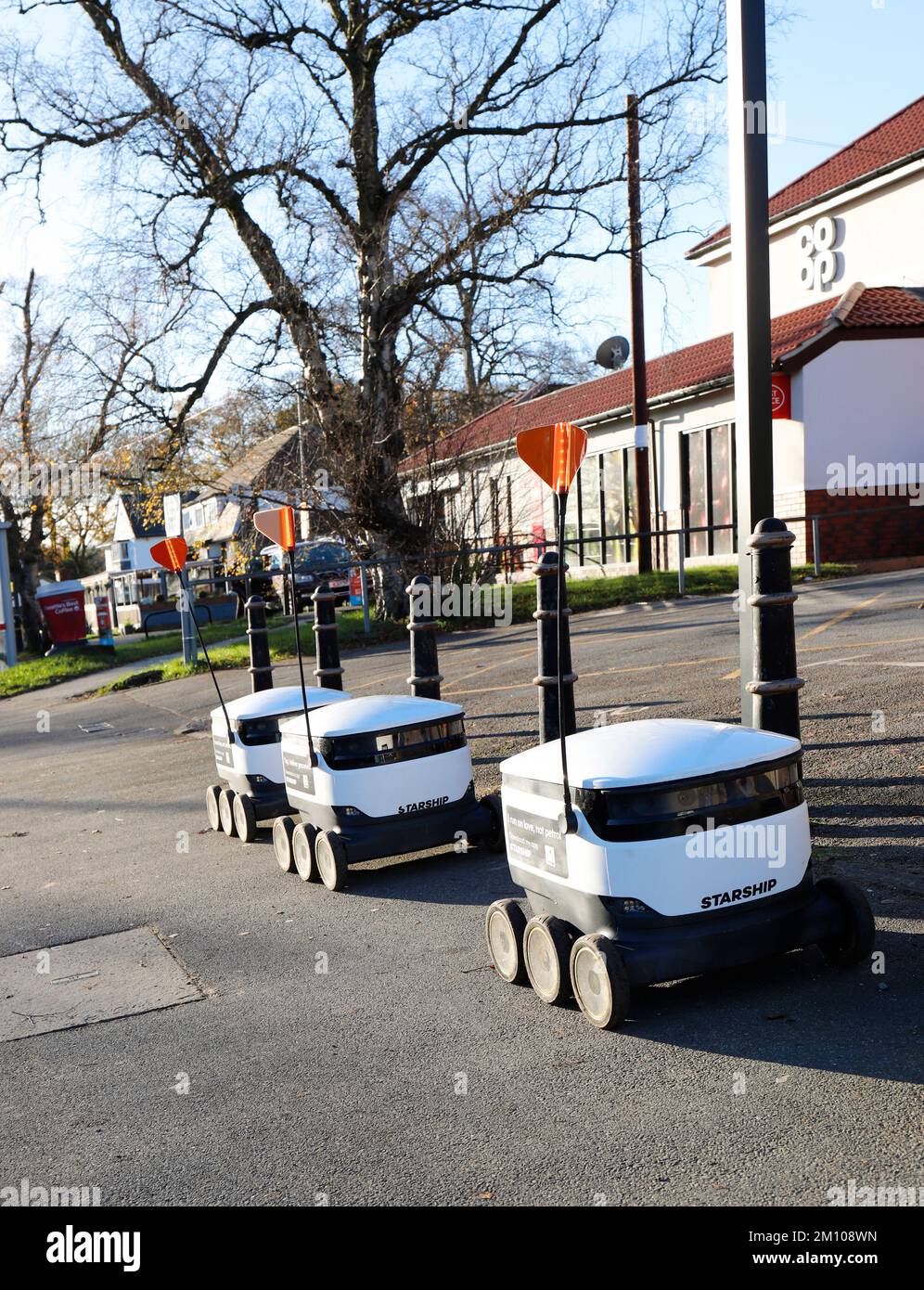 Starship robot hi-res stock photography and images - Alamy