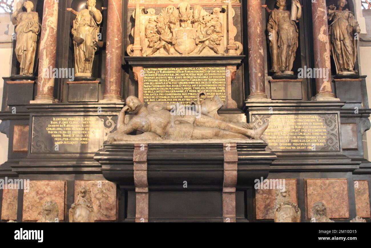 Tomb in the St Lambertus church in Dusseldorf, Germany Stock Photo - Alamy