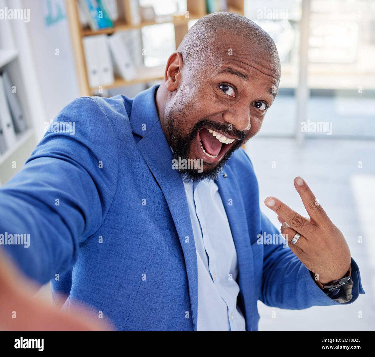 African sales man showing company hi-res stock photography and images ...